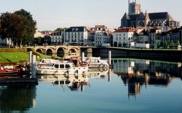 Private Paris airport transfers to Meaux